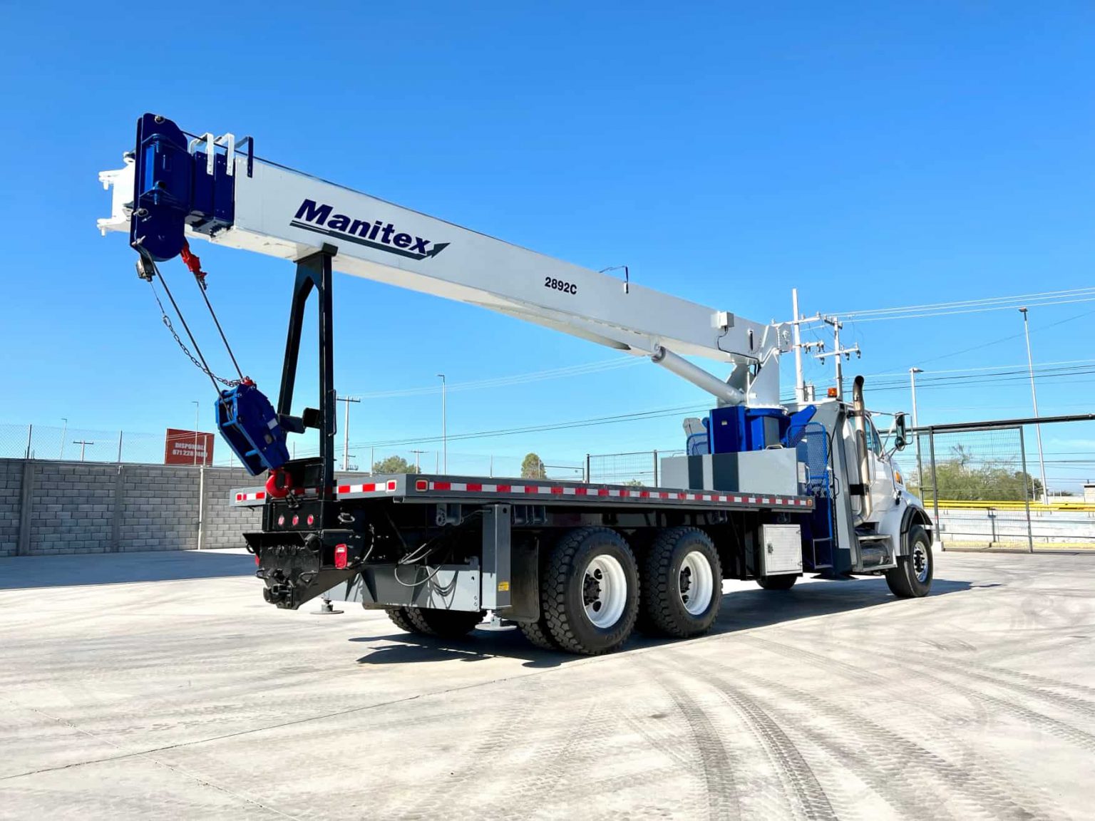 Grua titán Manitex 2892C de 28 ton sobre camión Sterling 2009 – Rodinia ...
